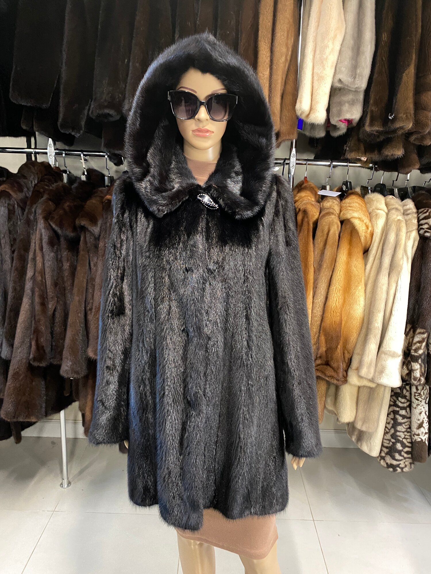 Шуба. Норка. С капюшоном. Натуральная. Чёрная 48-50 р.