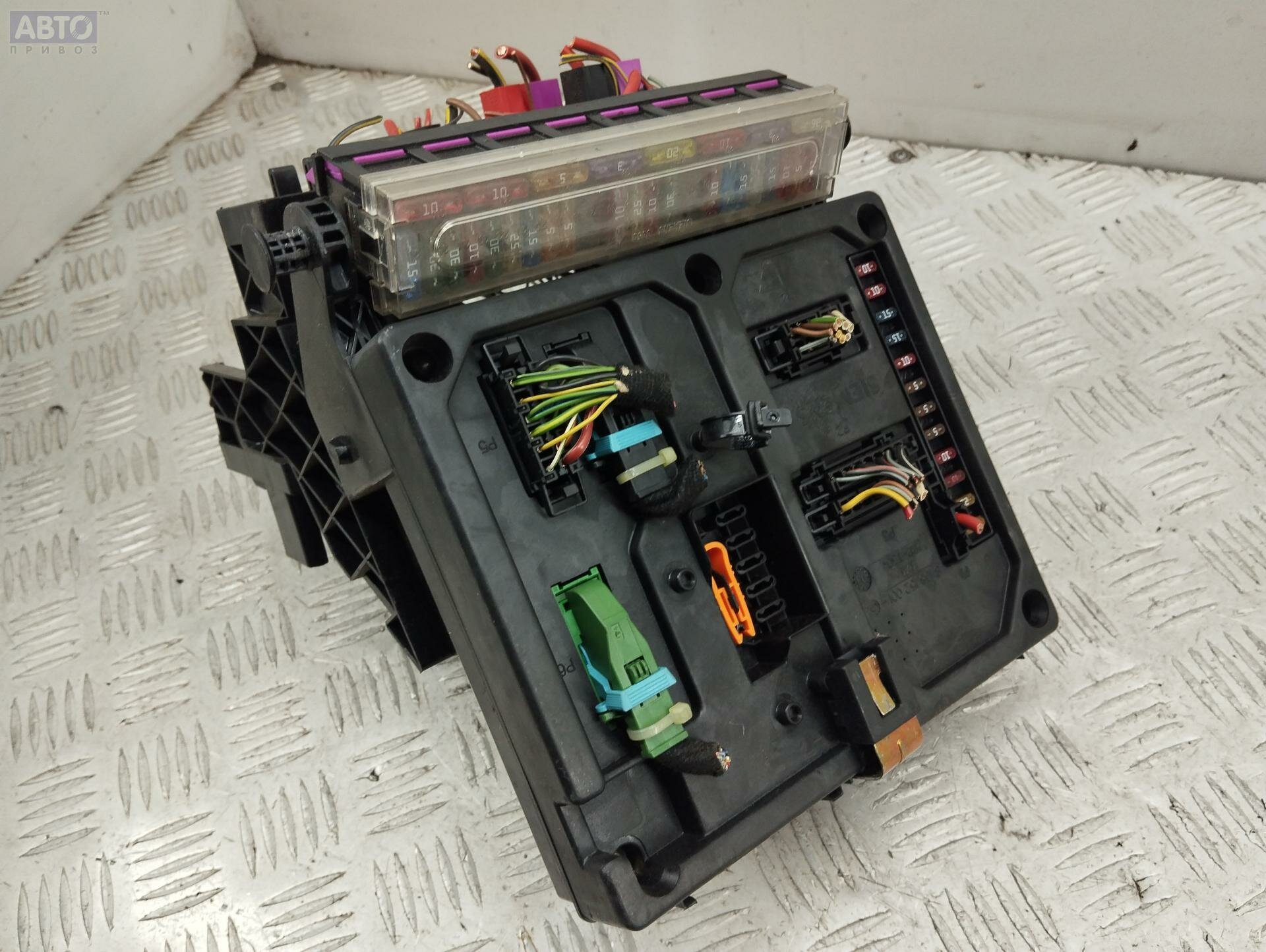 Блок предохранителей Volkswagen Sharan (2000-2010)