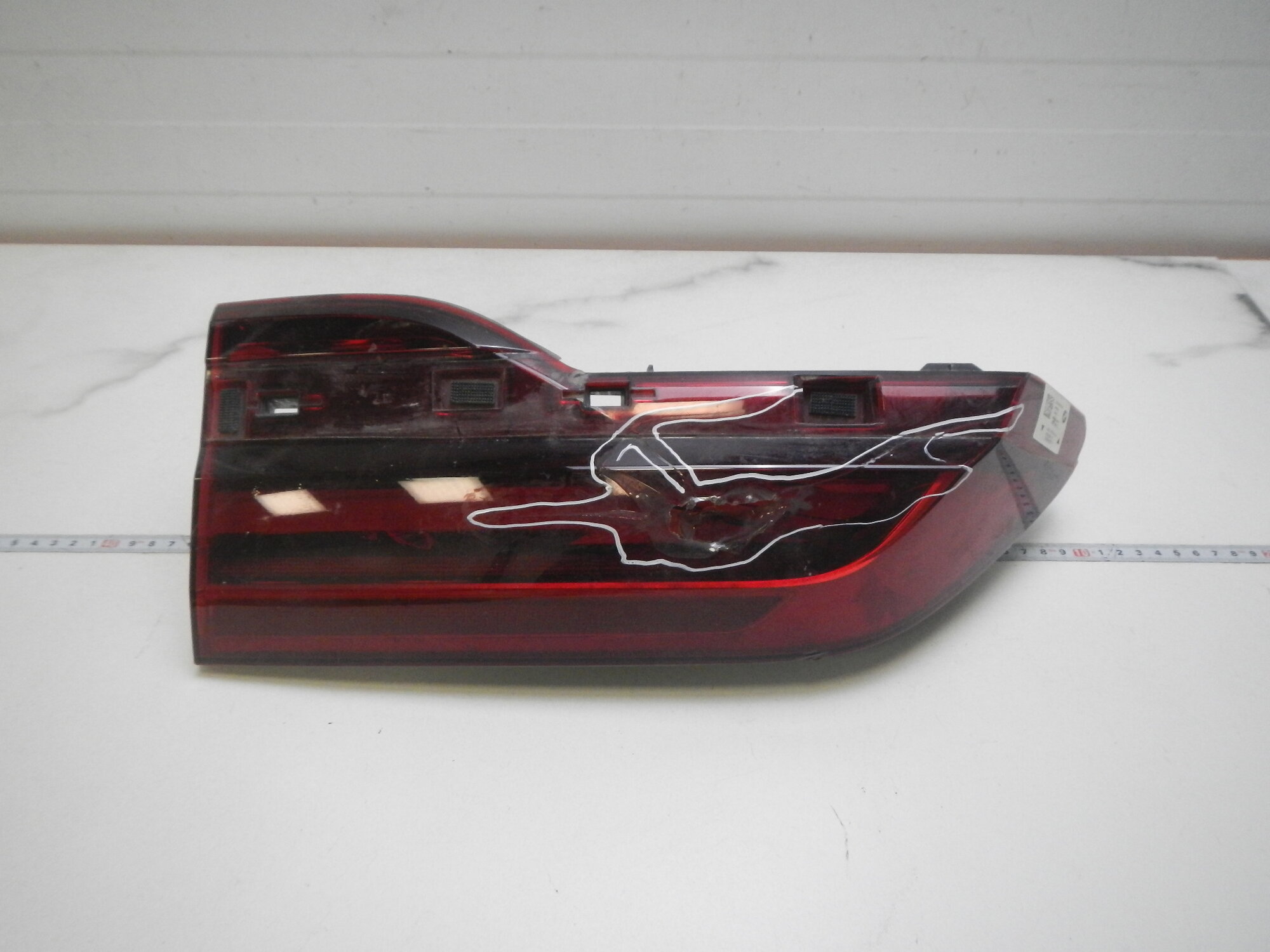 Б/У Фонарь задний левый, BMW (БМВ)-X7 (G07) (18-) BMW X7 (G07) (18-) Трещины на стекле, отколот кусок стекла, поврежден ...