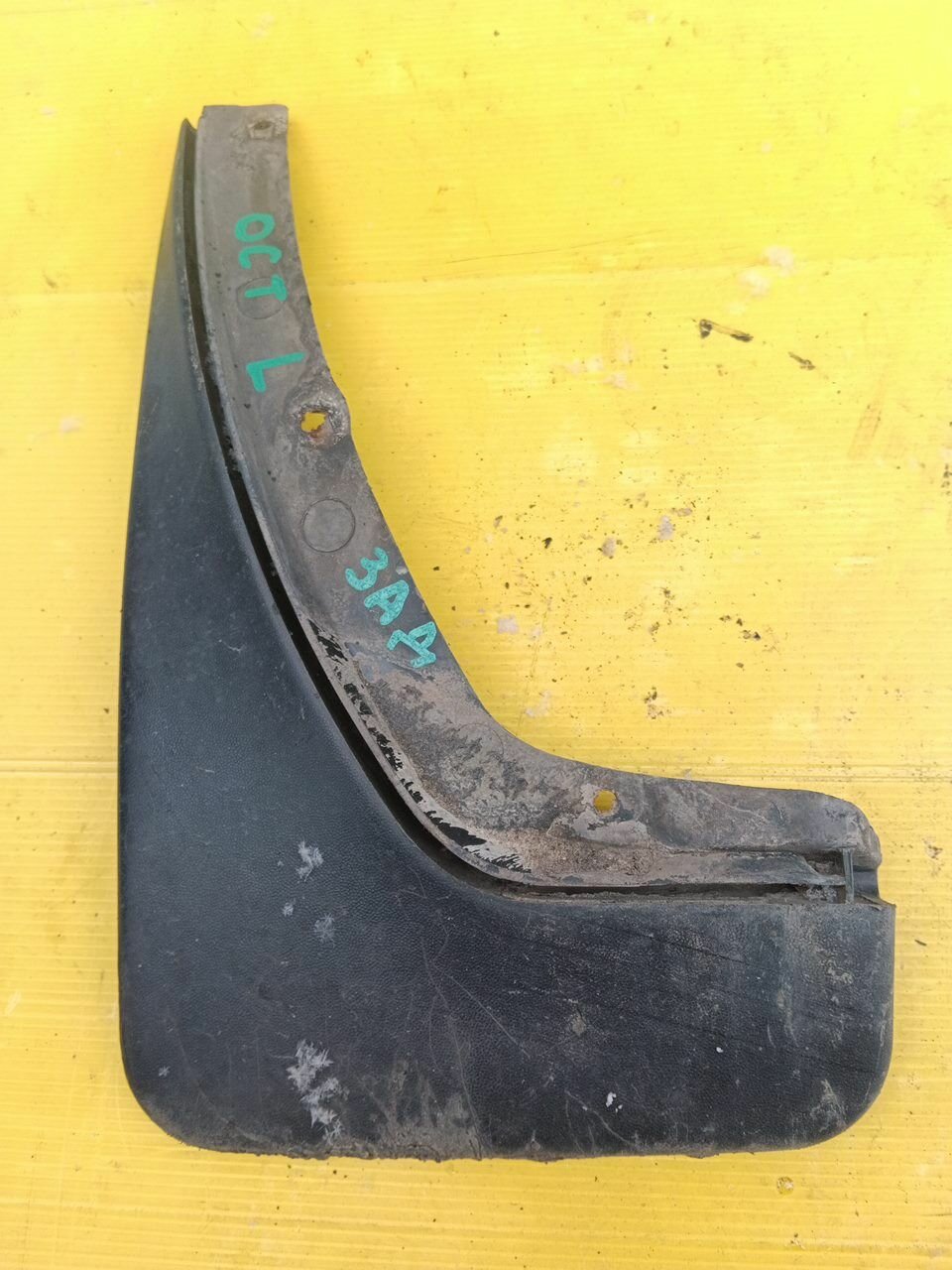 Skoda Octavia Tour Брызговик задний левый