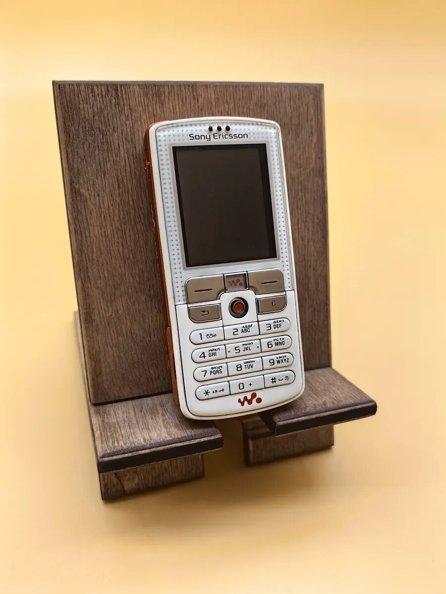 Мобильный кнопочный телефон Sony Ericsson W800i