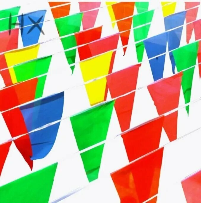 Флажки гирлянда уличная/Флажки тканевые гирлянда для декора на красной веревке, 100 метров, 150 флагов, белая веревка размер 14*241