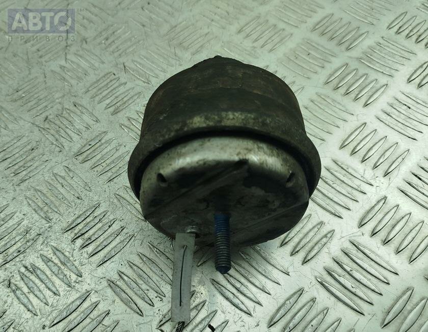 Подушка крепления двигателя Volkswagen Passat B5