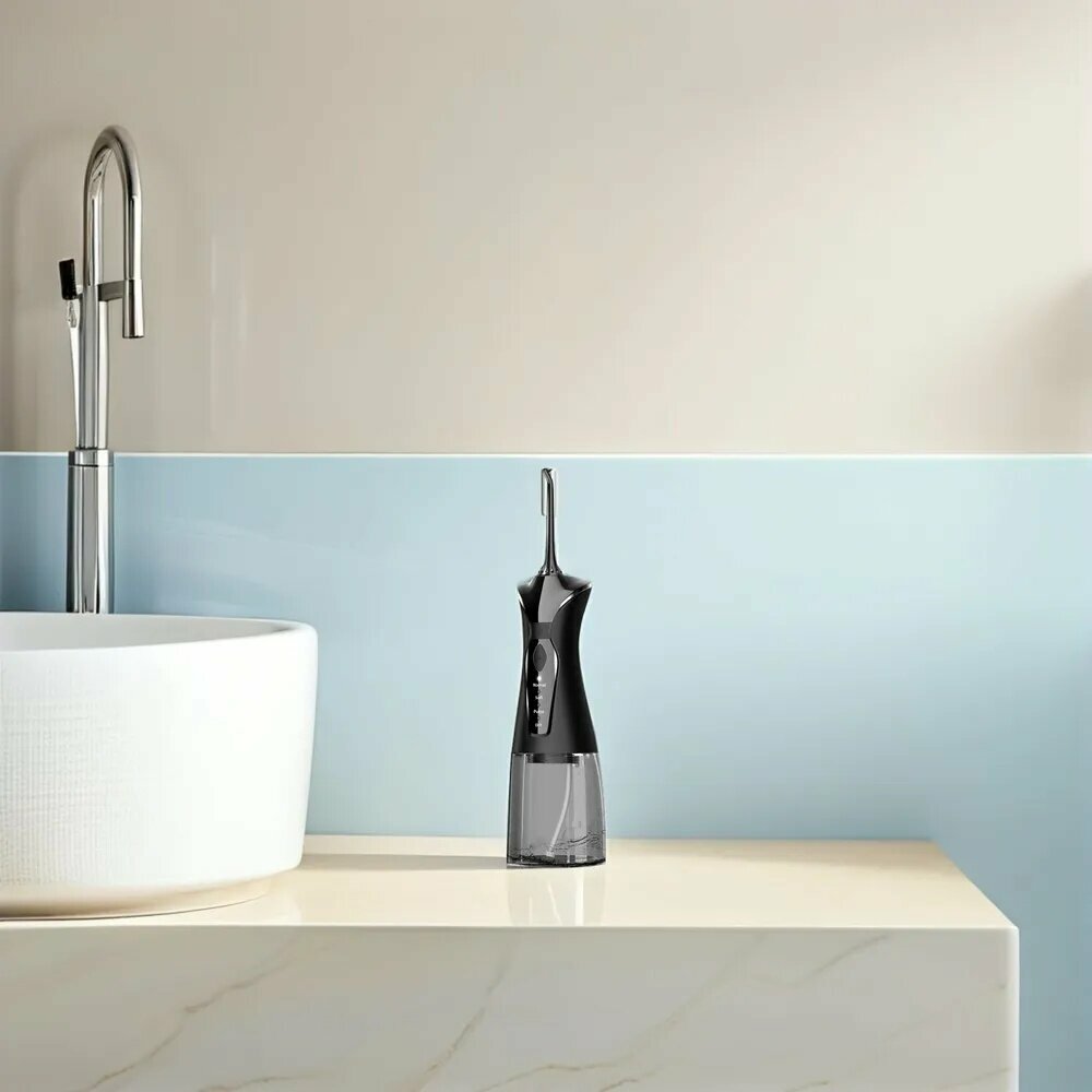 Усовершенствованный портативный ирригатор COSLUS C30 черного цвета с расширенным баком на 300 мл и длительным временем работы