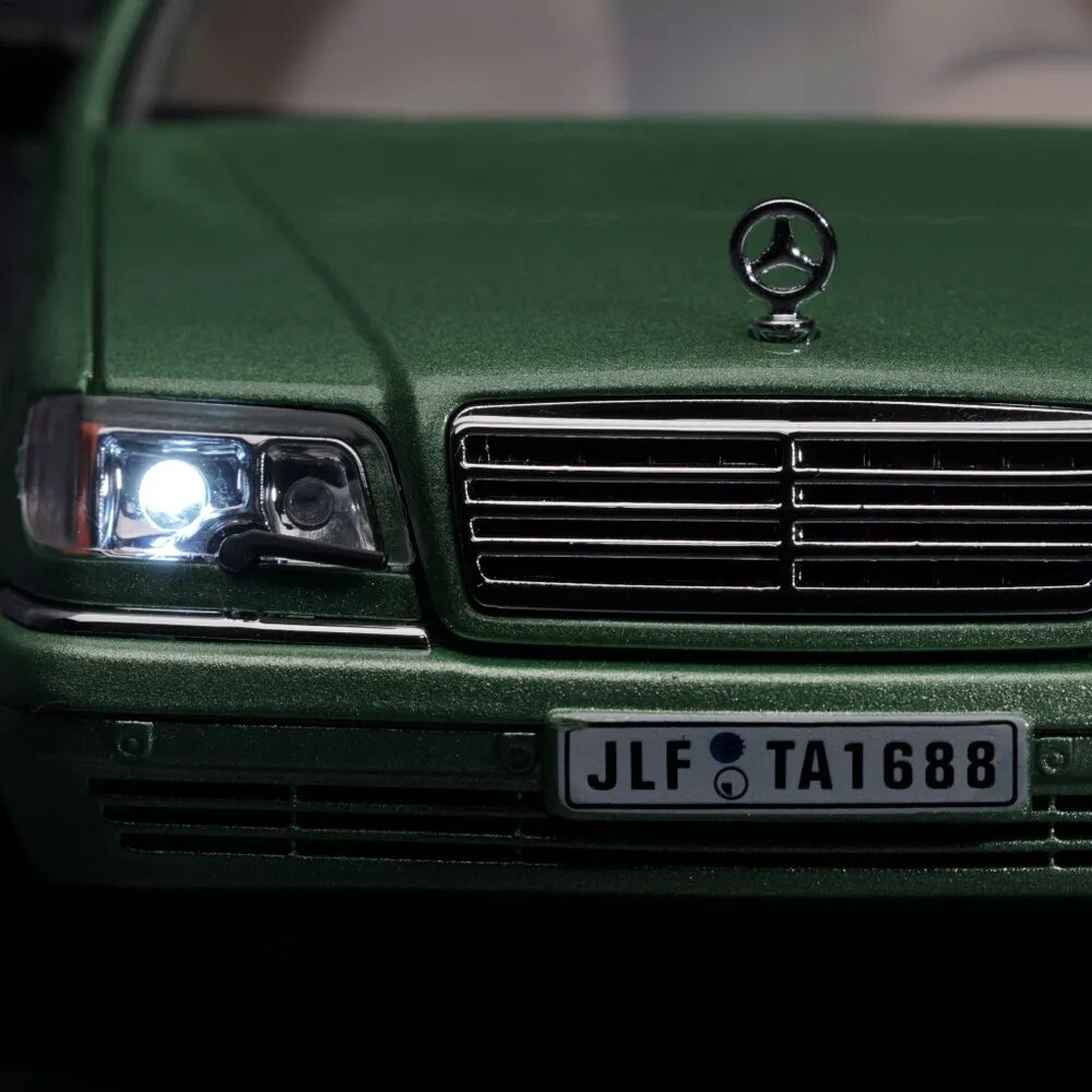 Металлическая коллекционная модель автомобиля Mercedes-Benz S-Класс W140, масштаб 1:24, открывающиеся детали, зеленый цвет — фото 1