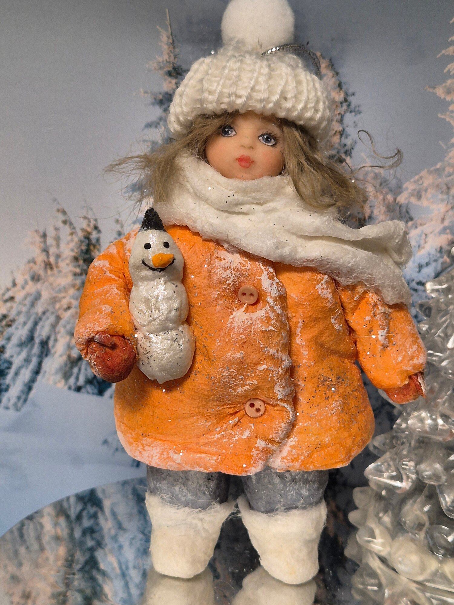 Елочная игрушка "Девочка и снеговик" Affavatta, ручная роспись, вата, цвет зелёный, высота 12 см