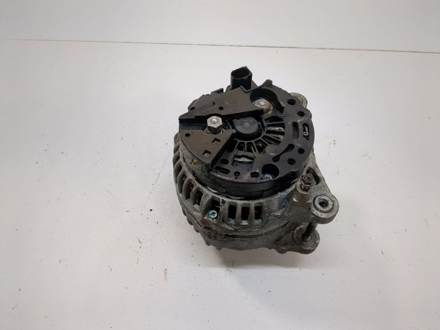 Генератор Audi A4 (B7) Б/У