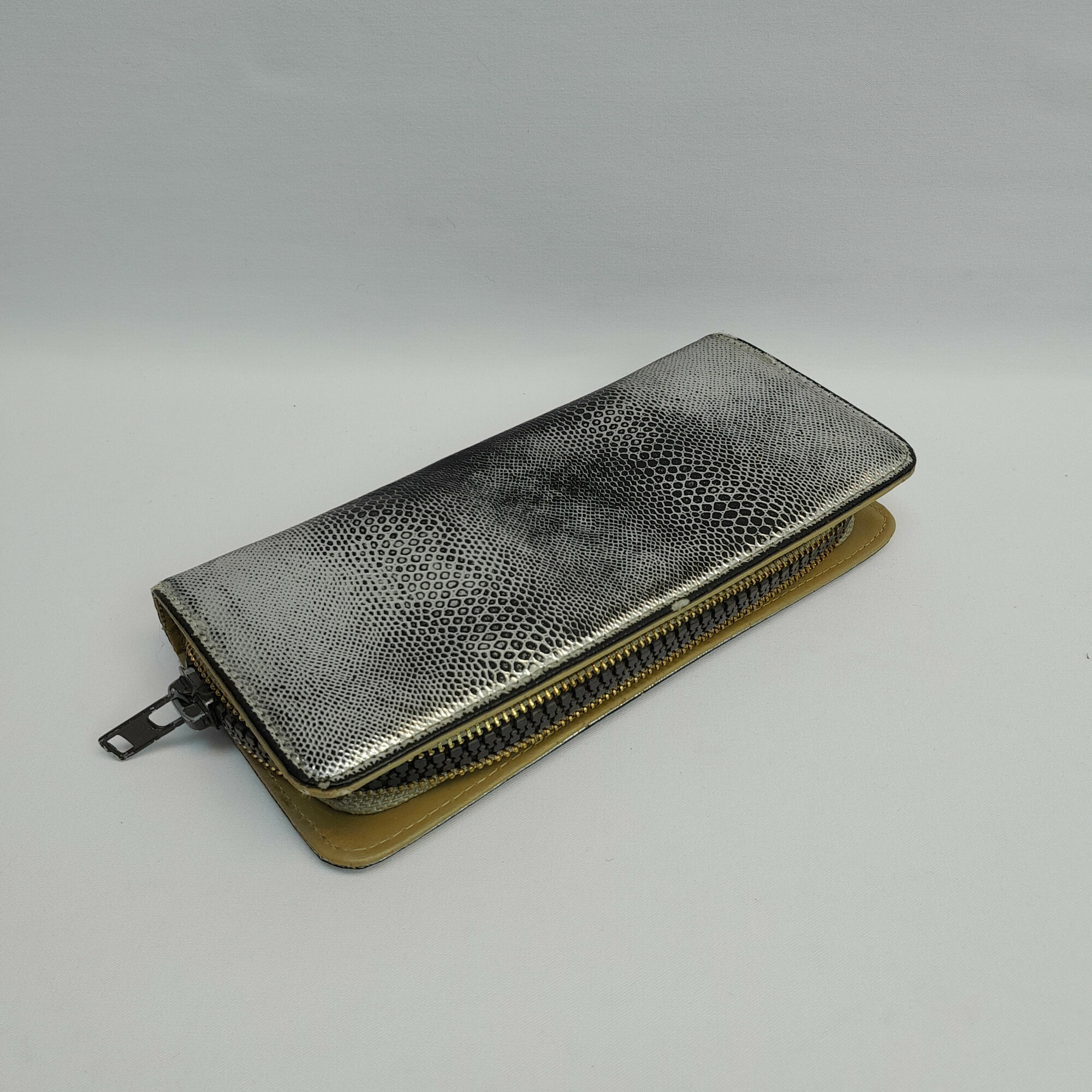 Кошелек 20х9 см, кожзам имитация под рептилию.