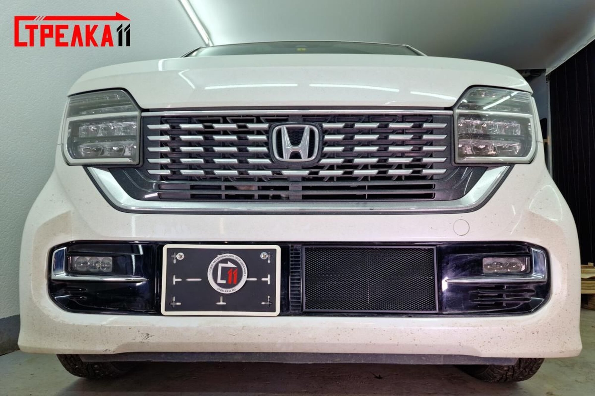 Защитная сетка радиатора с окантовкой и защелками для Honda N-WGN 2022-2024 (II рестайлинг), Еврономер