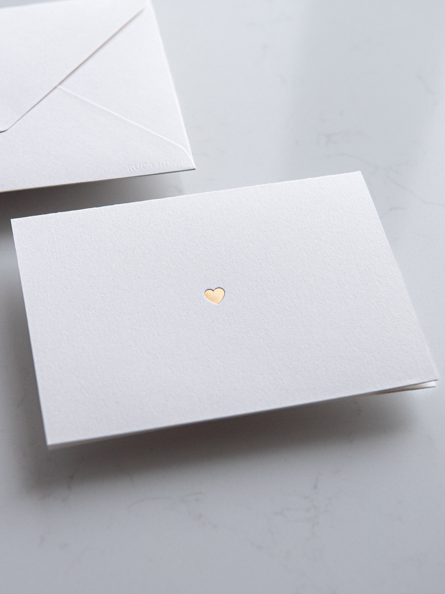 Открытка "Сердечко" с тиснением и белым конвертом на хлопковой бумаге TIMOLI