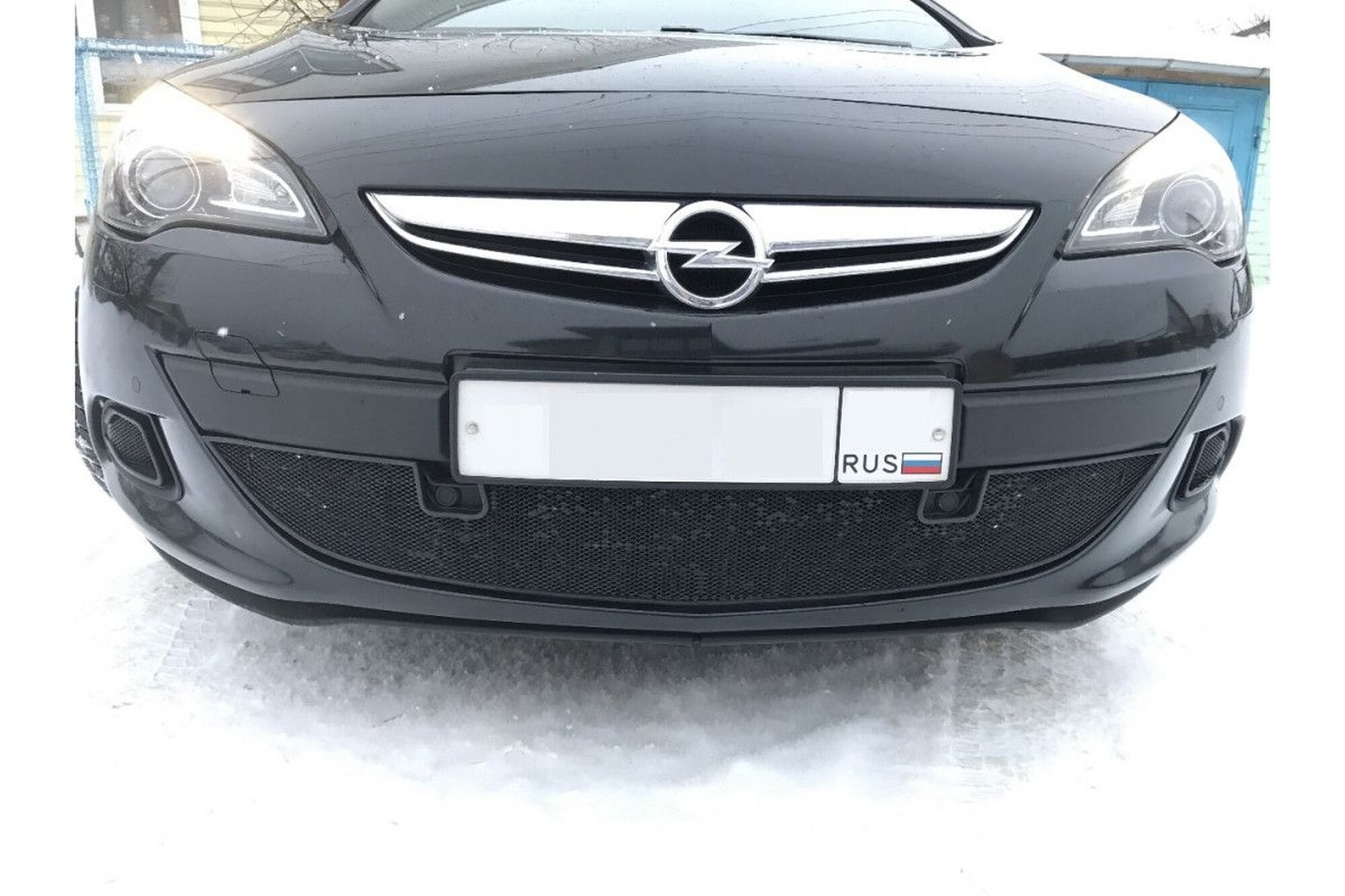 Защитная сетка радиатора с окантовкой и защелками для Opel Astra GTC (J) 2009-2015 (IV), с ПТ
