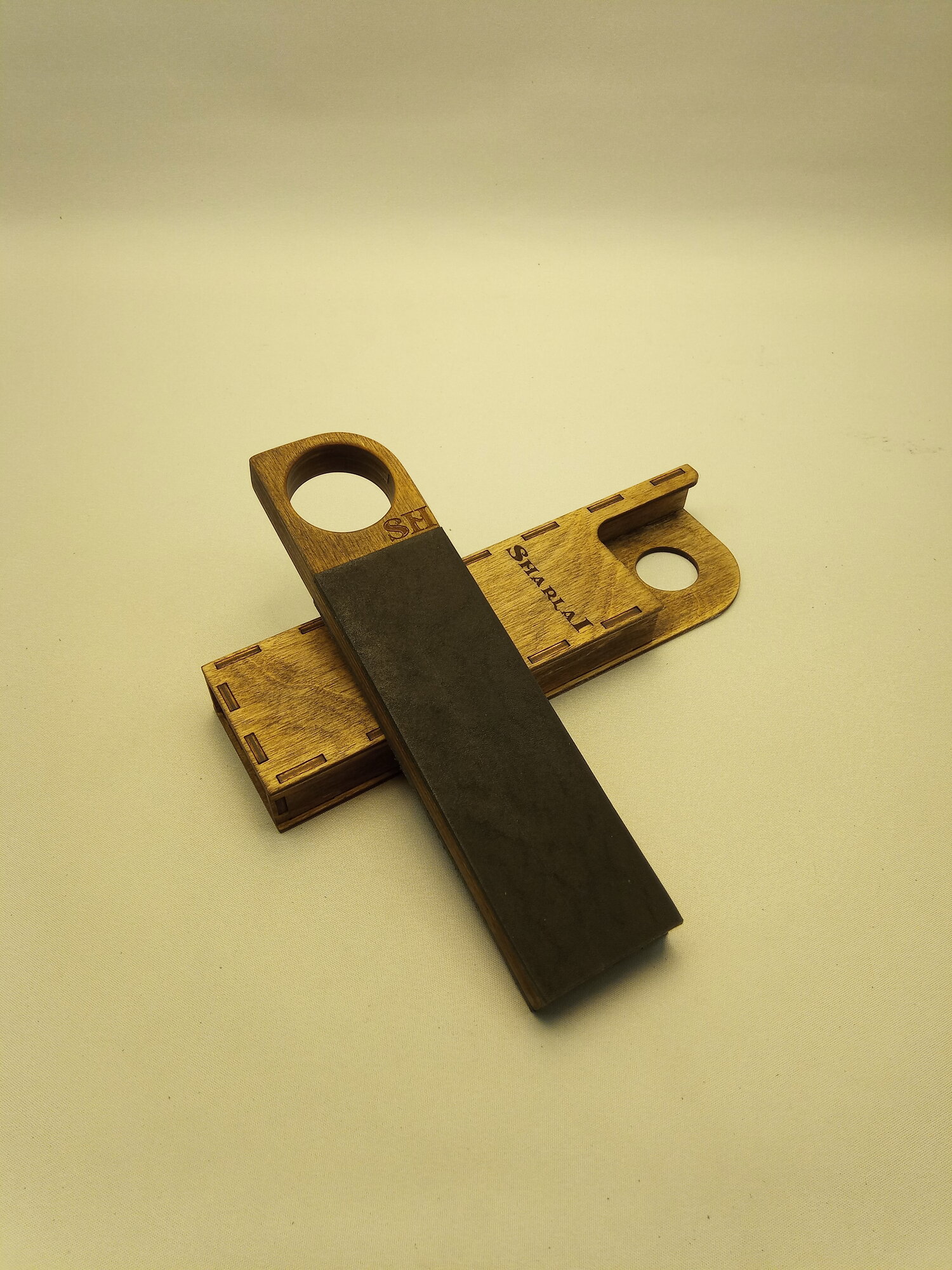 Б-009 Компактный брусок для правки. (кожа 3 - 3.2мм. черный)