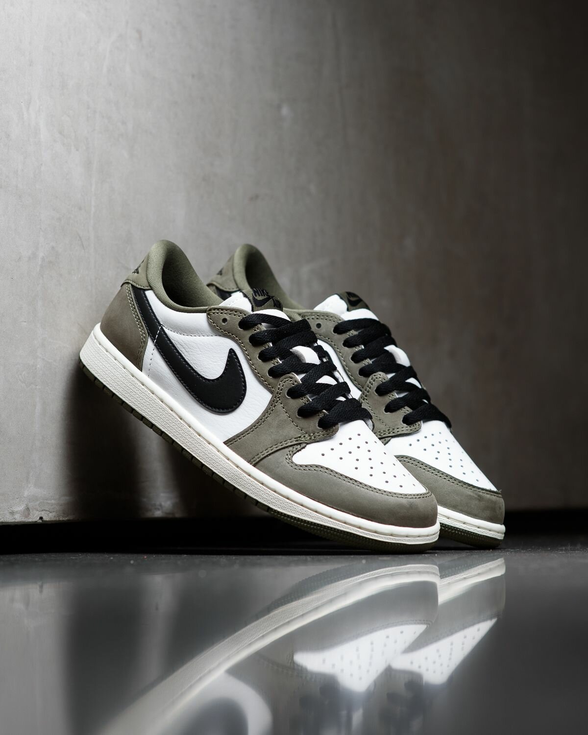 Кроссовки Air Jordan 1 Retro Low OG "Medium Olive"