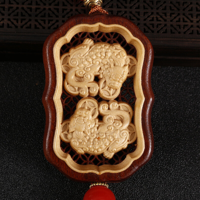 Подвеска для автомобиля из персикового дерева и самшита, деревянный подарок, изысканно вырезанное украшение для зеркала заднего вида, декоративный элемент для салона автомобиля.