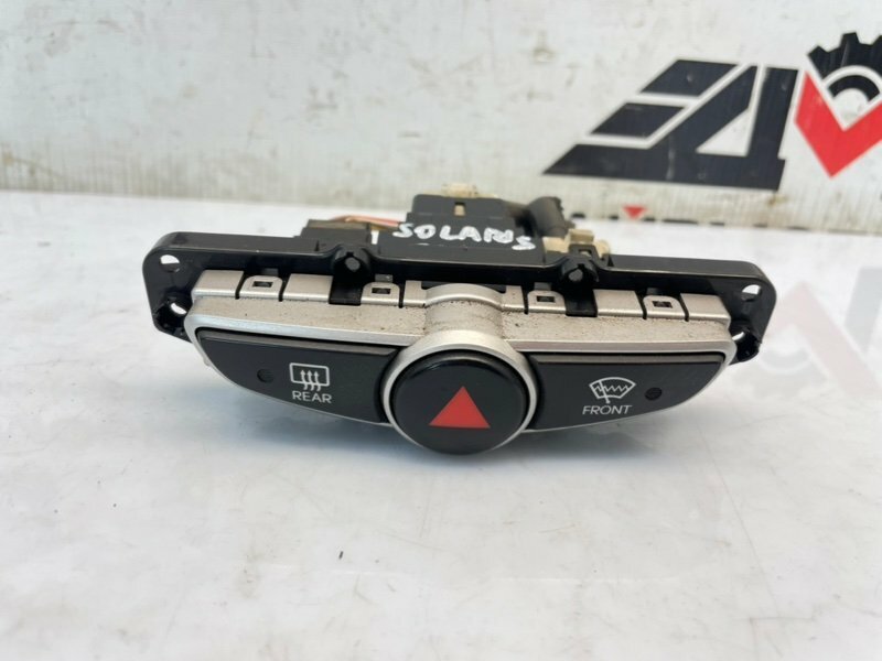 Б/У кнопка аварийной сигнализации Hyundai Solaris 2011 RB G4FA 71706 Hyundai-KIA арт. 937904L0004X, 937404L0004X, 937101R1...