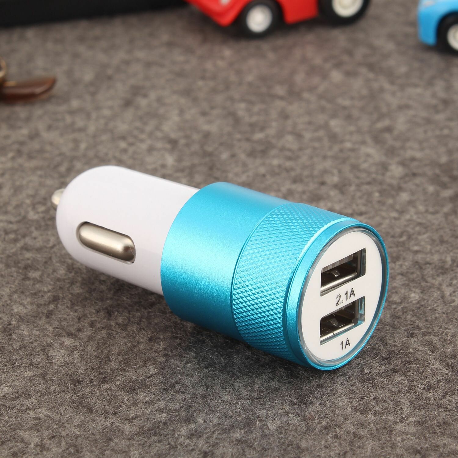 Автомобильное зарядное устройство 2 USB 2.1 А в прикуриватель