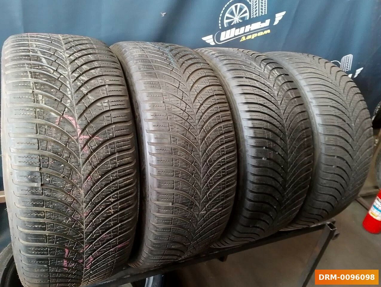 Комплект (4 шт) зимних БУ шин Goodyear Vector 4Seasons Gen-3 225/45 R17 50% износ 8341774474