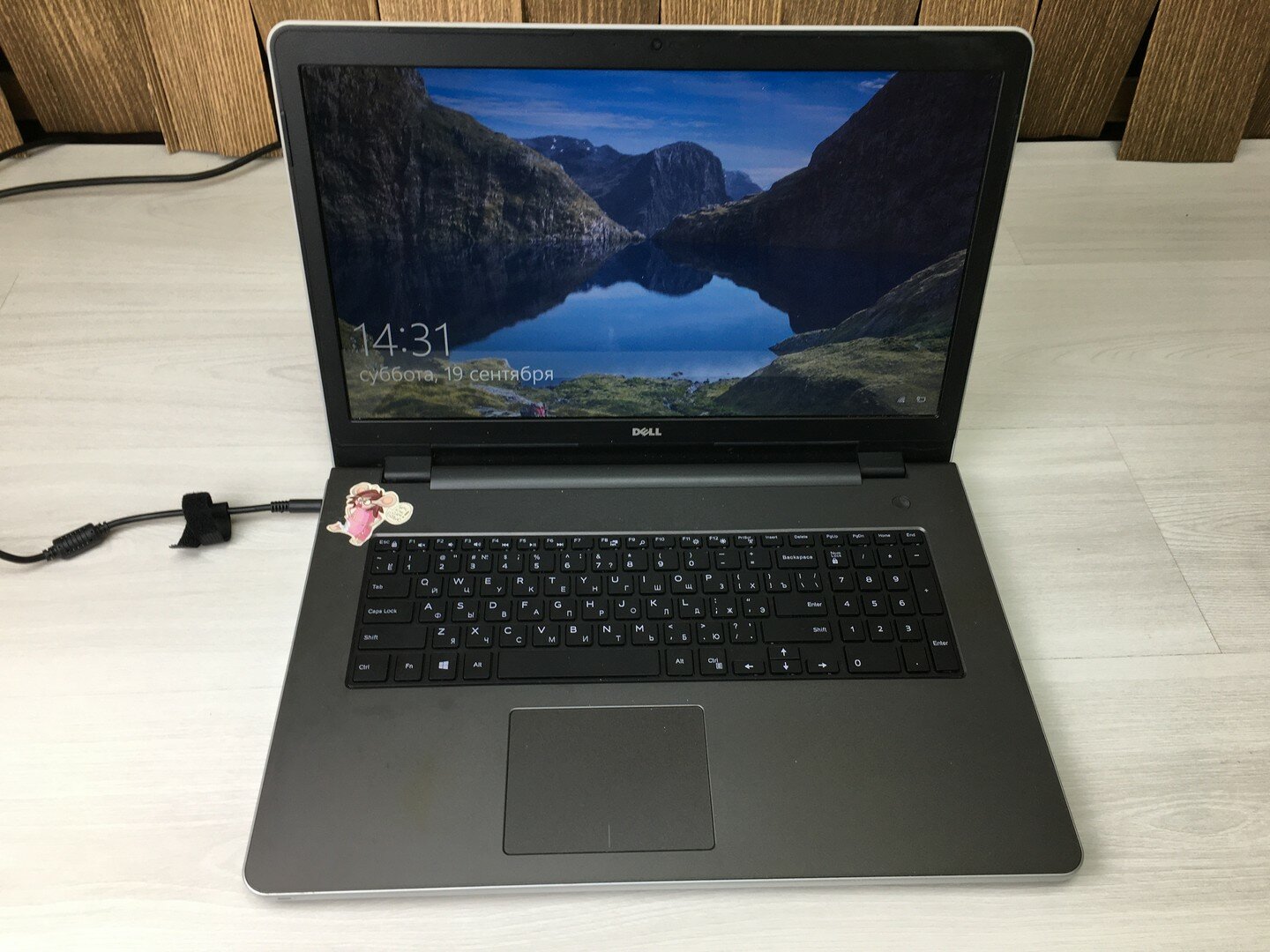 Ноутбук DELL Inspiron 17 5758 Core i3 5005U 2,2 GHz/8G/SSD 240Gb/Win10 17,3", батарея 60мин