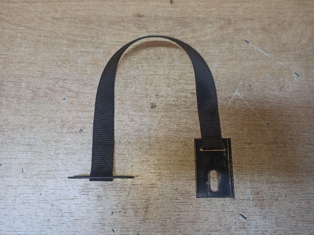 Крепление аккумулятора Ауди A6 C6 4F