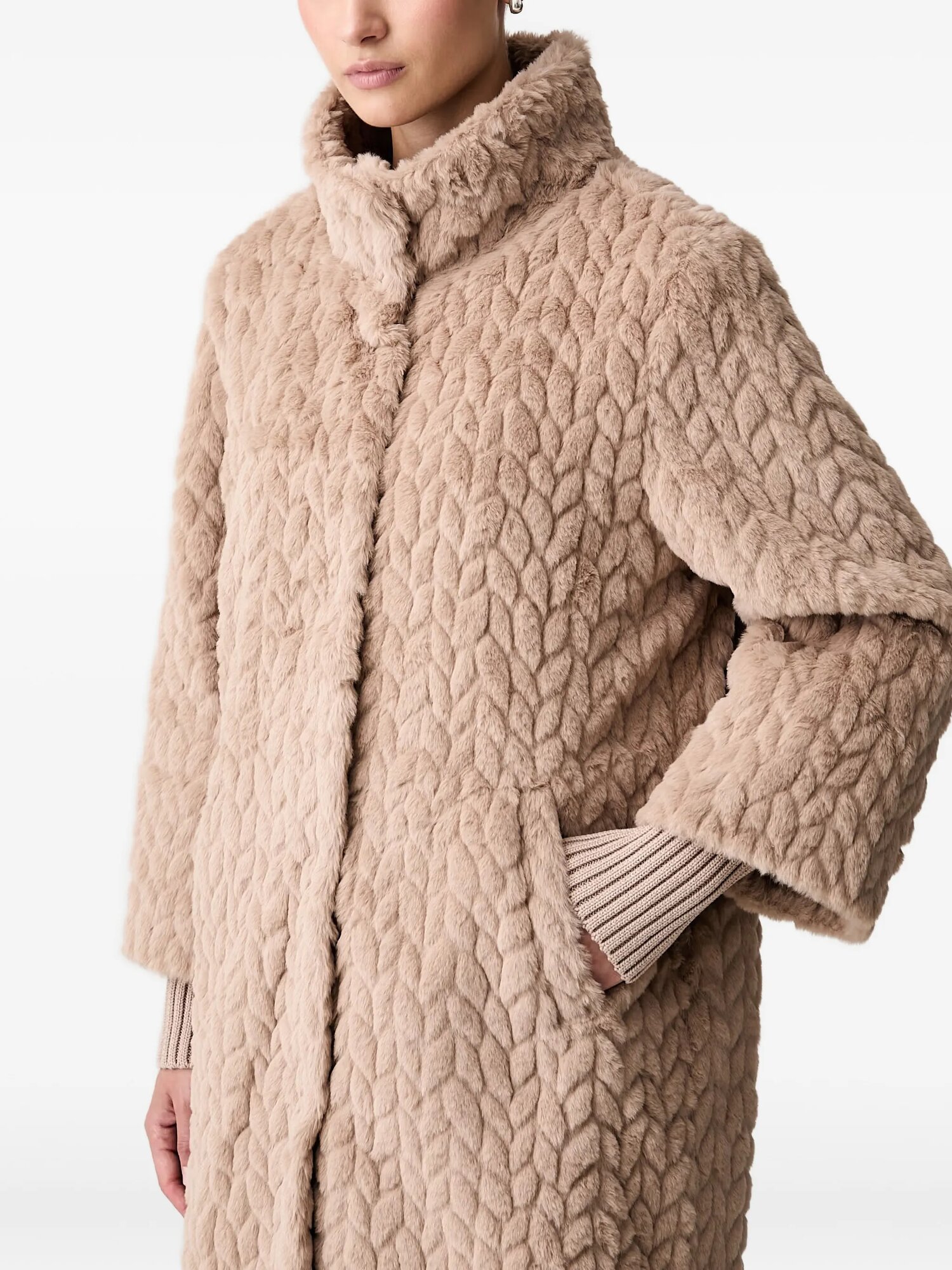 Пальто Joseph Ribkoff Chevron-pattern faux-fur coat, размер 40, разноцветный — фото 1