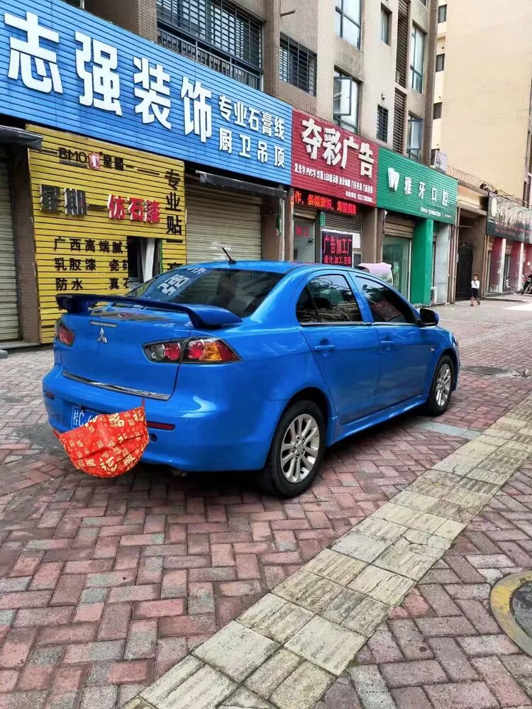 Спойлер для Mitsubishi Lancer 10 2.0С синего цвета, улучшение аэродинамики, прочный пластик — фото 1