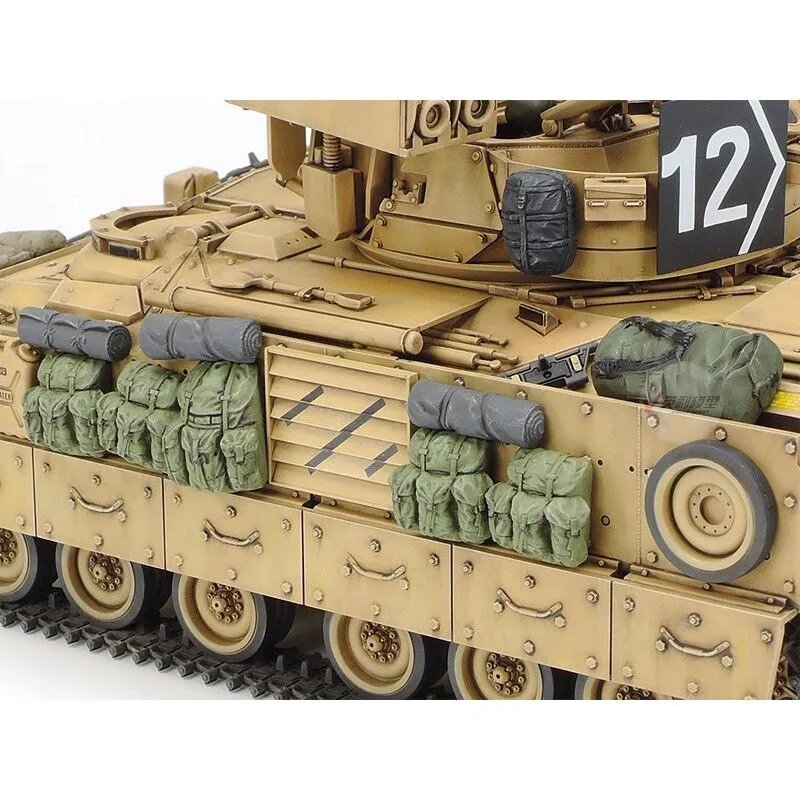 Сборная модель Tamiya M2A2 ODS Infantry Fighting Vehicle (с фигуркой экипажа) 1/35 масштаб, пластик, бежевый — фото 1