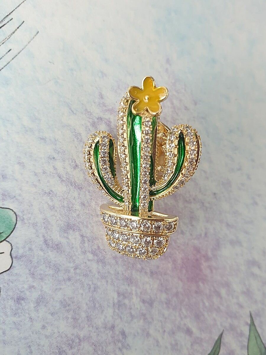 Брошь, стразы, фианит