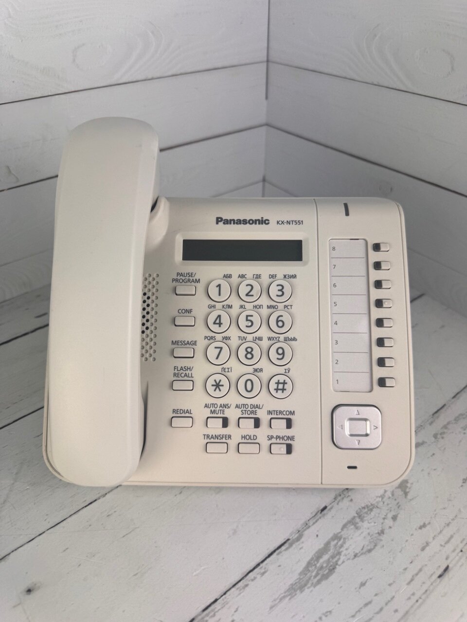 Системный телефон Panasonic KX-NT551RUW, цифровой, с ЖК-дисплеем, белый, б/у