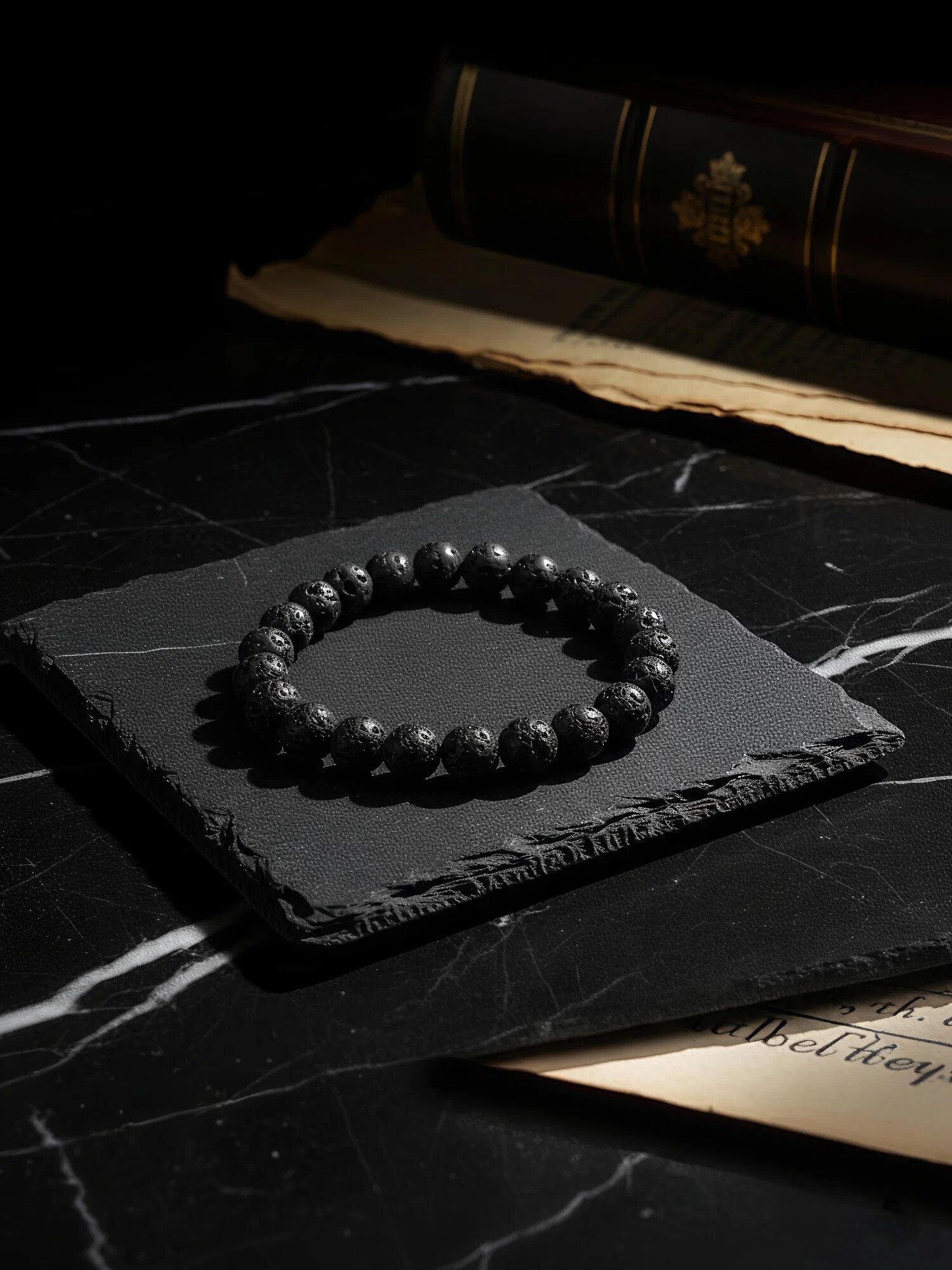 Браслет, вулканическая лава