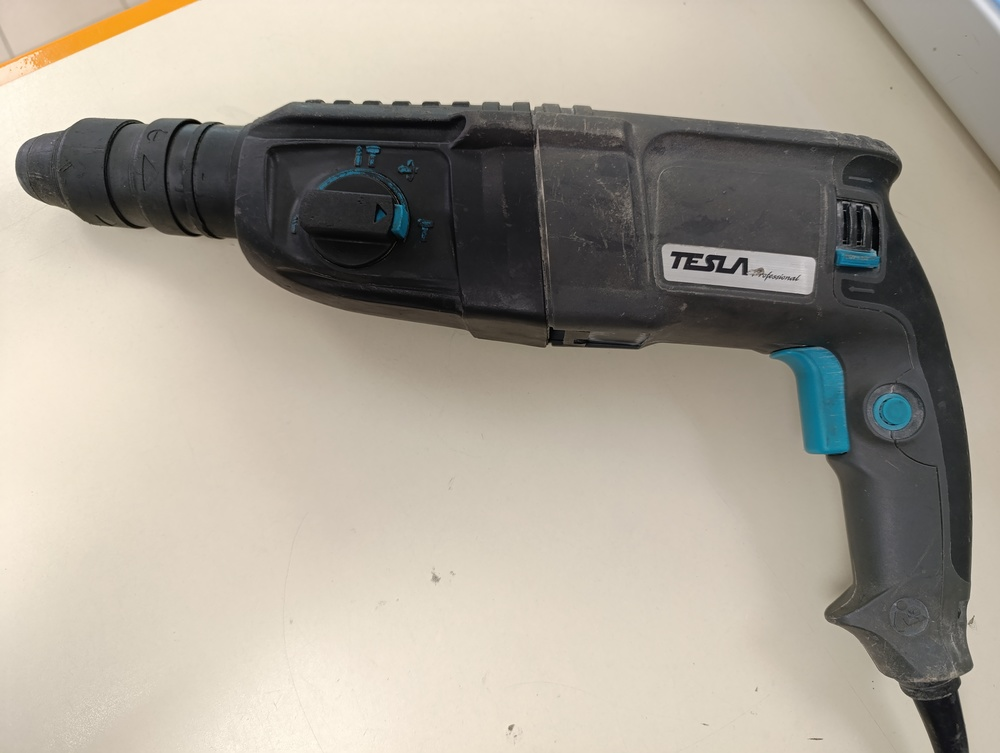 Перфоратор Tesla TR820QC Б/У