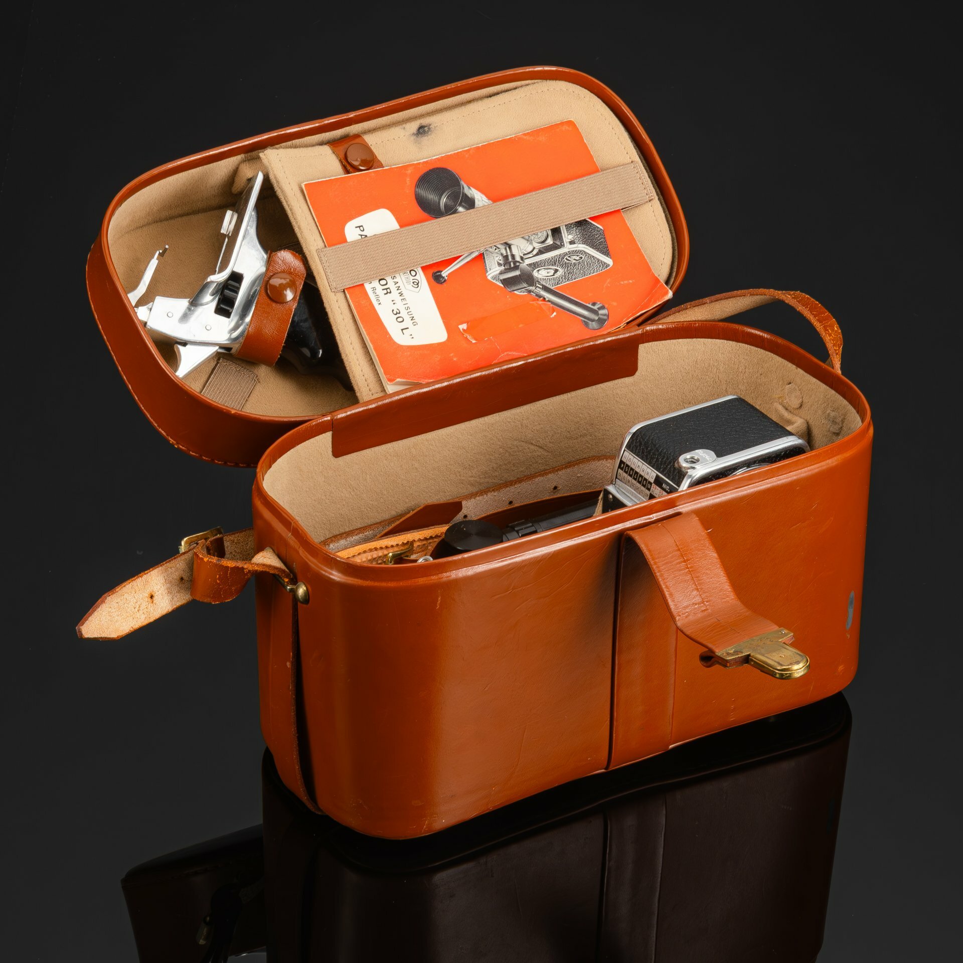 Кинокамера "Bolex C8SL" с объективом "Berthiot Pan-Cinor 2.8/10-30" в кофре, Paillard Bolex, металл, стекло