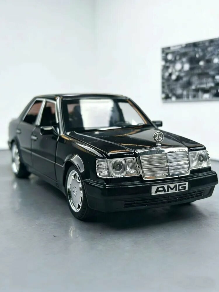 Металлическая автомобильная модель Mercedes-Benz E500 в масштабе 1:28