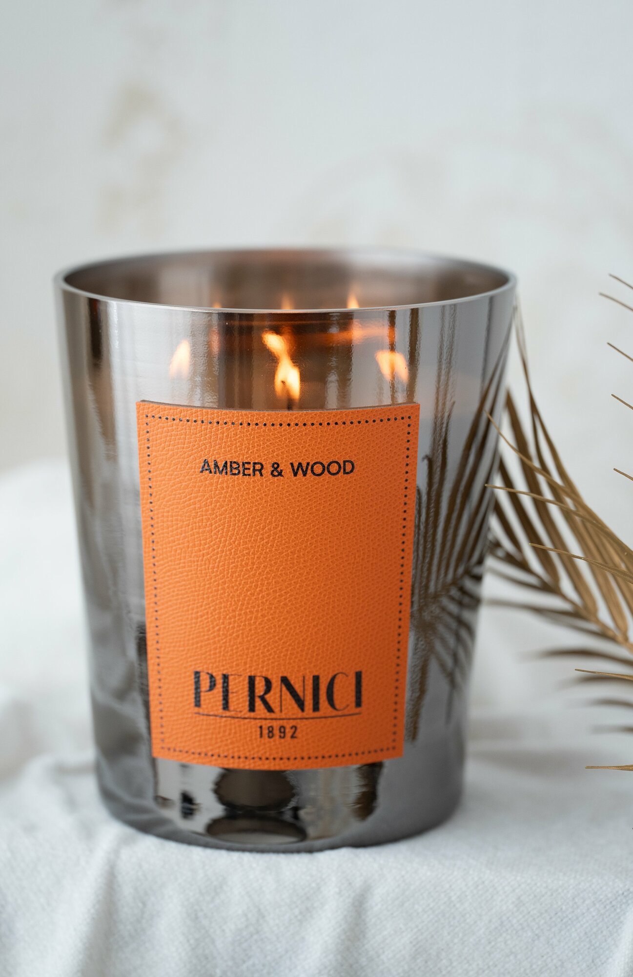 Свеча Magnum Amber & Wood (1500g) Pernici