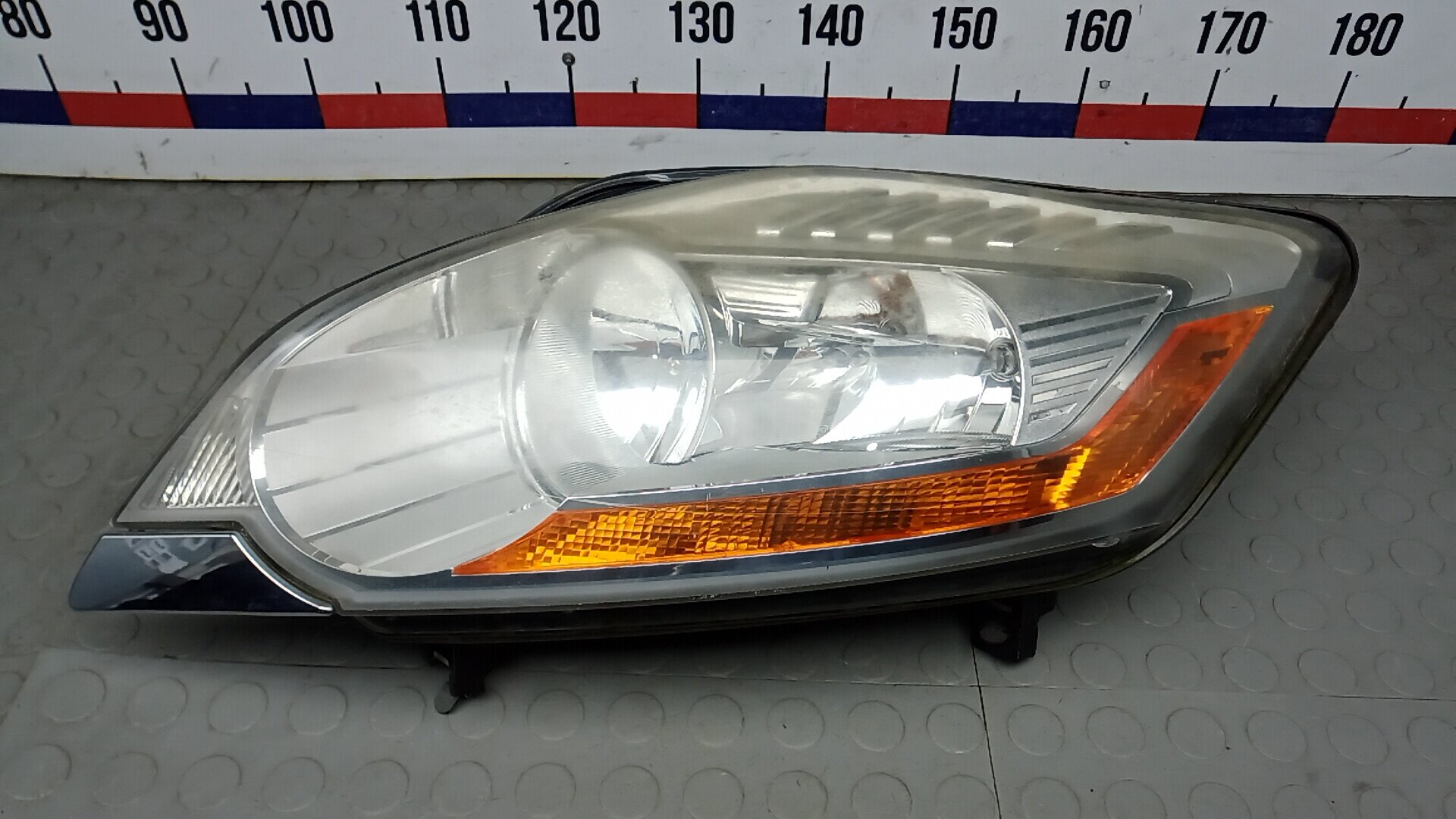 Фара левая FORD KUGA 1