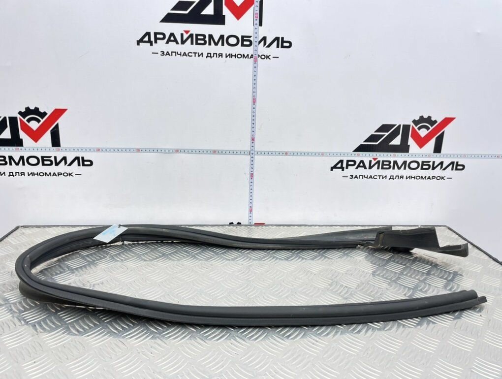 Уплотнитель крыши Renault Duster 2022 768619081R HM H4M, левый (с пробегом)