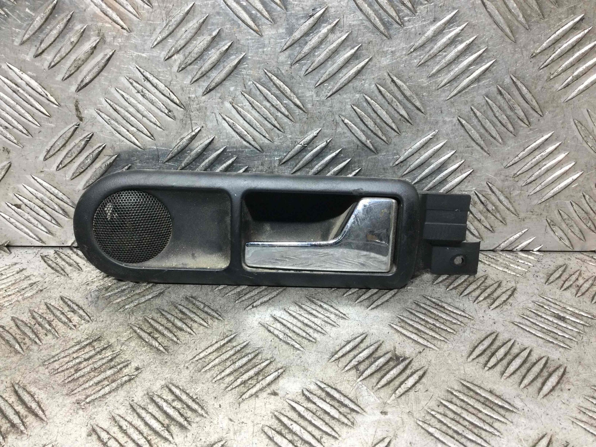 Б/У Ручка внутренняя задняя правая Volkswagen Passat B5 (1996-2000) 2000 г.