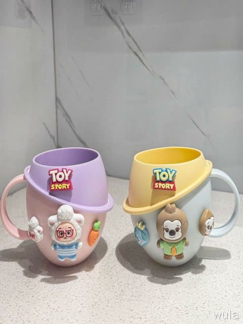 Кружка с объемными фигурками и крышкой, дизайн Toy Story, высота 20 см, яркий акцент для кухни, чашка — фото 1