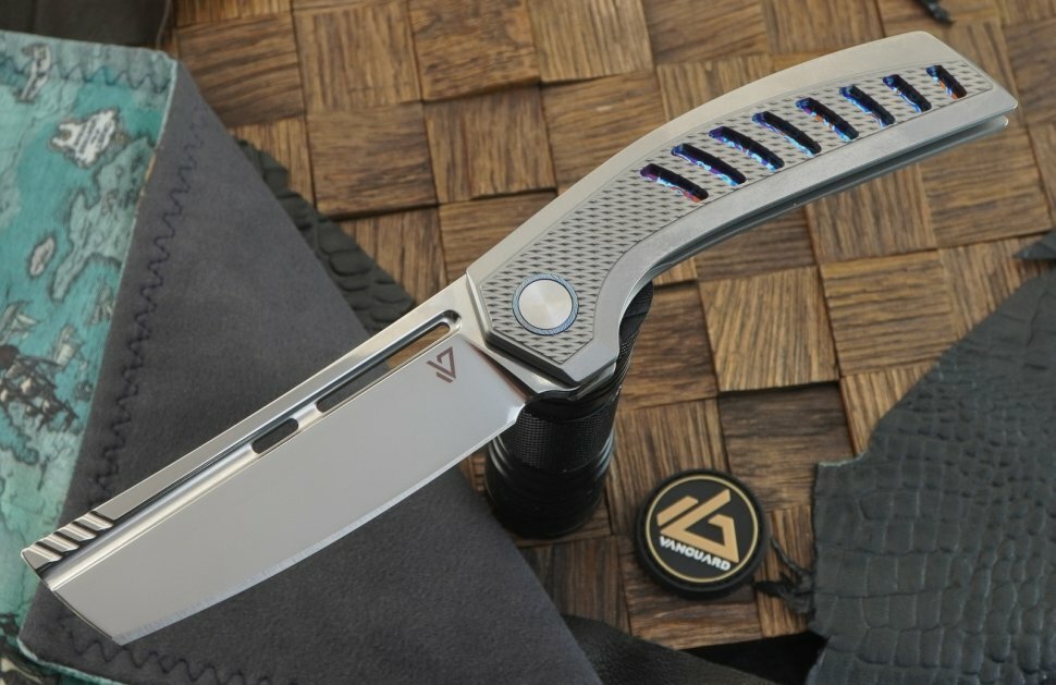 Складной нож Vanguard Knives Nakiri, сталь M390, semi mirror, рукоять титан/тимаскус