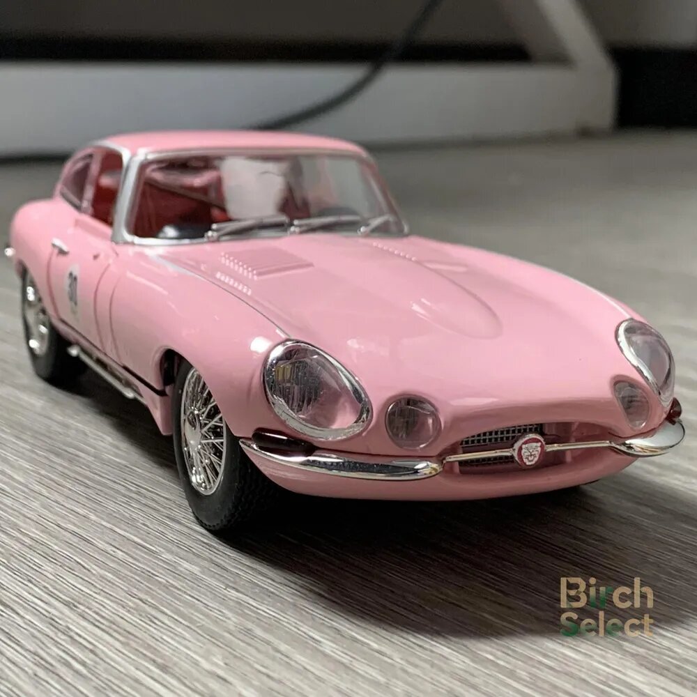 Игрушечная машинка Jaguar E-type 1/24 - Коллекционная металлическая модель с инерционным механизмом — фото 1