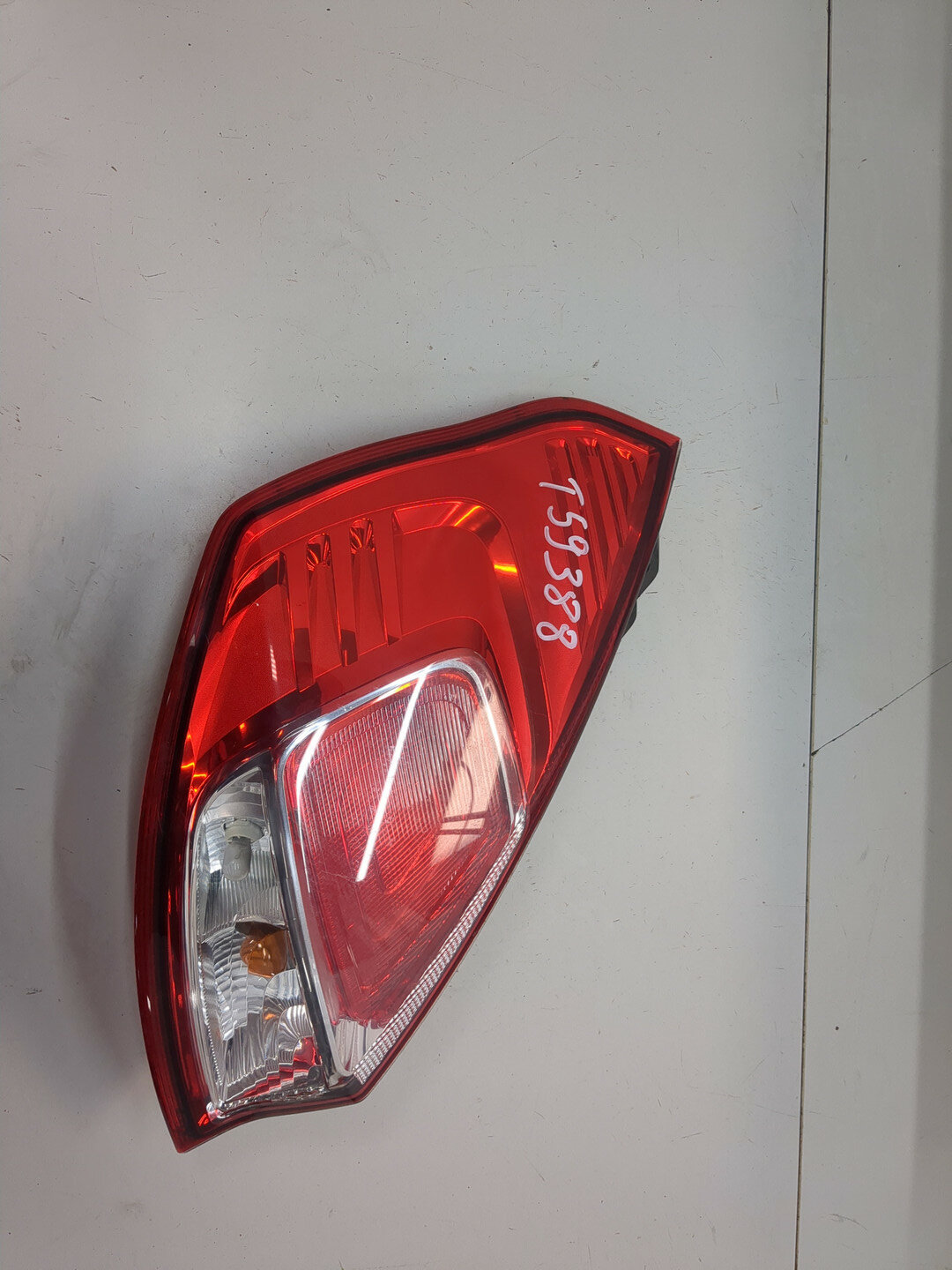 Фонарь (задний) левый Ford Fiesta Б/У