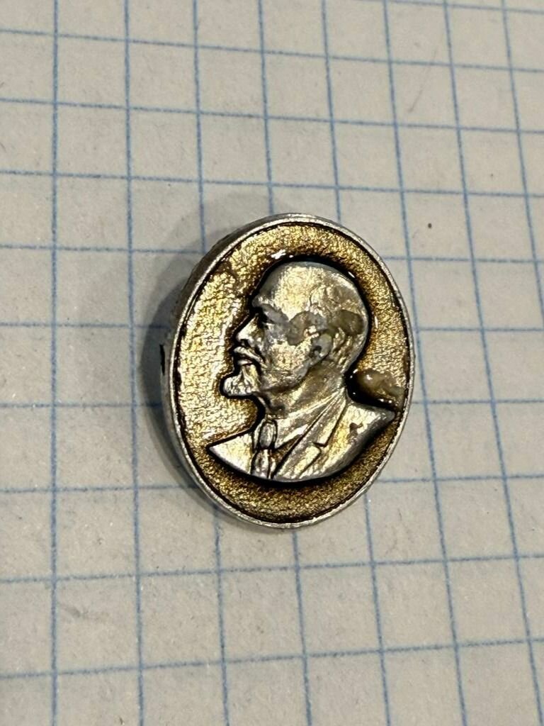 Значок с профилем Ленина