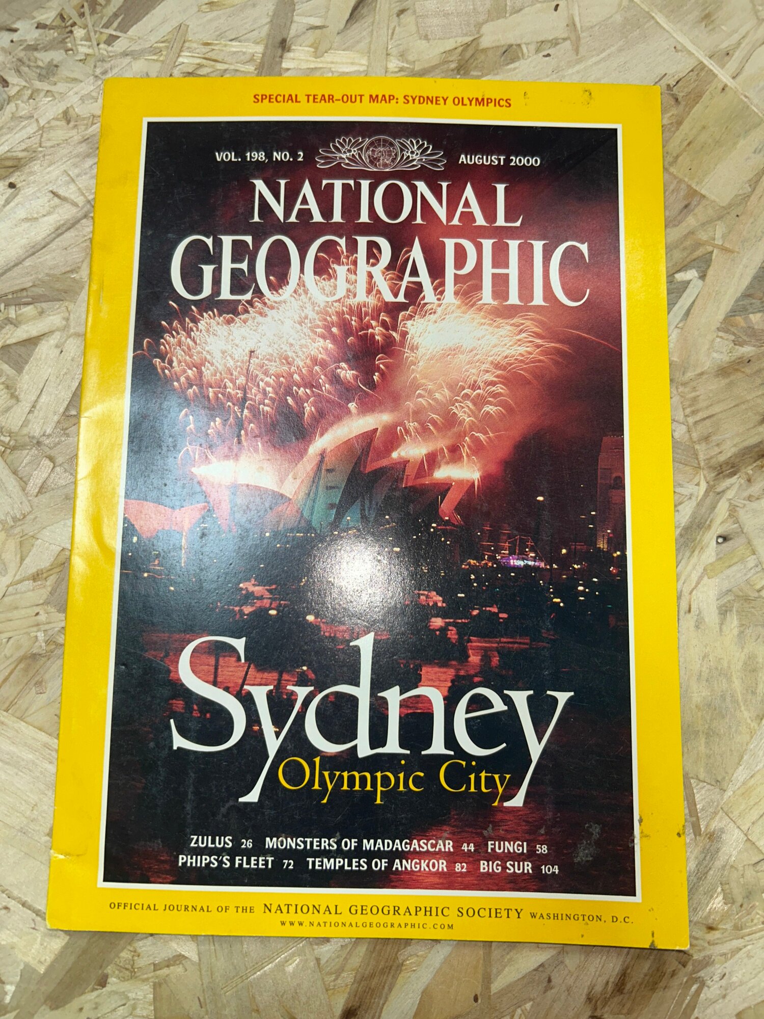 National Geographic August 2000 Sydney Zulus Madagascar Fungi Angkor Phips Fleet