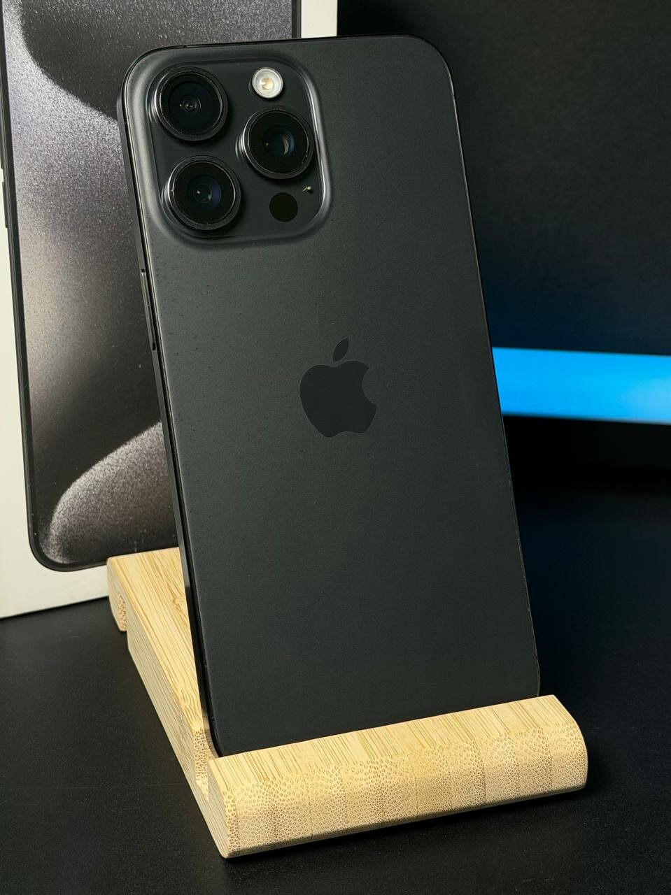 Смартфон Apple iPhone 15 Pro Max, 256 ГБ, nano-SIM + eSIM, чёрный титан