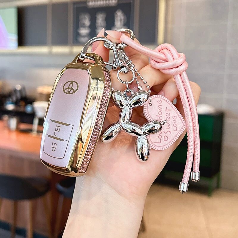 C Style 2-Button Toyota Key Cover в песочном розовом с серебряной подковой и розовой собачьей сердечкой