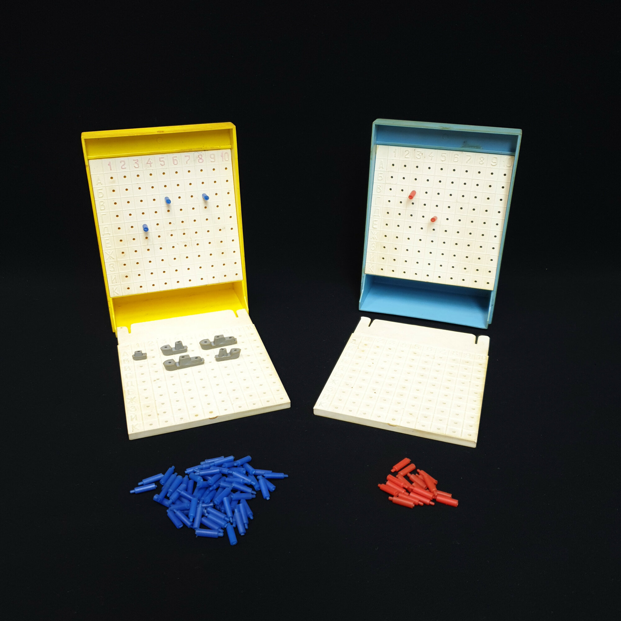 Настольная игра винтажная, СССР. Набор из двух игровых полей с фишками и кораблями