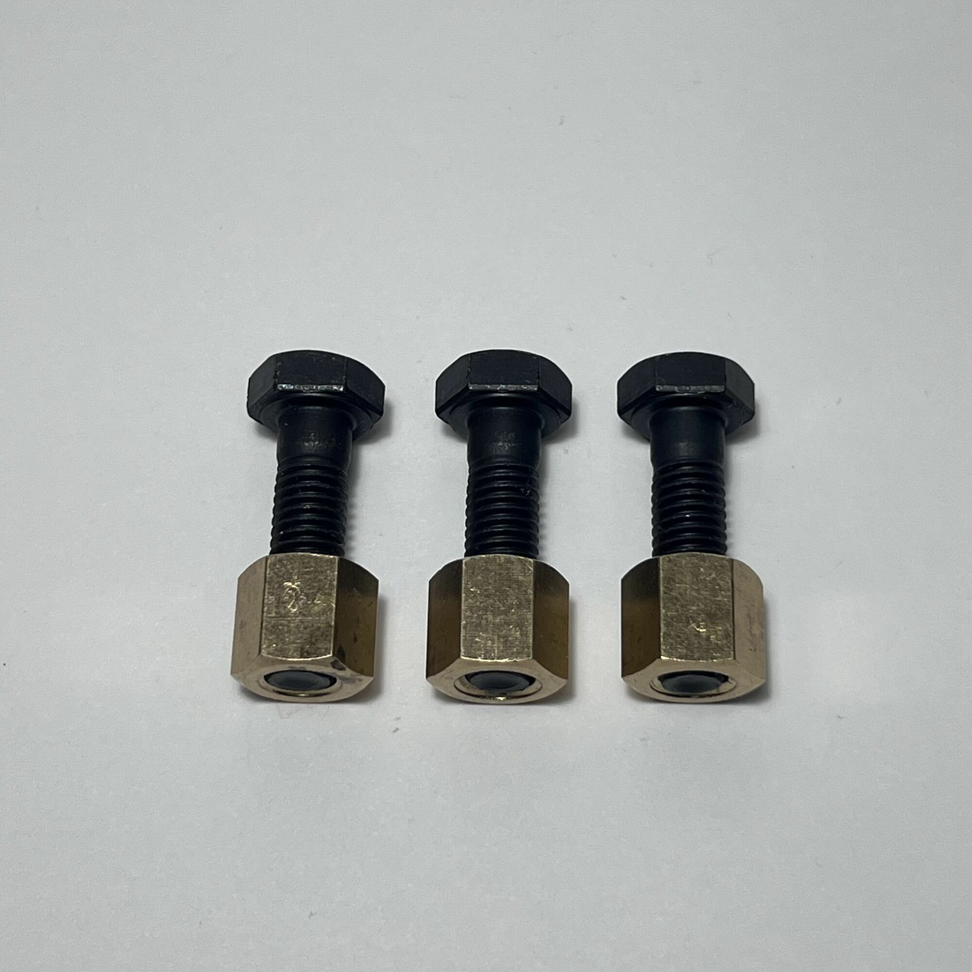 Болт М8х1,25 30 с гайкой латунной М8х1.25х12