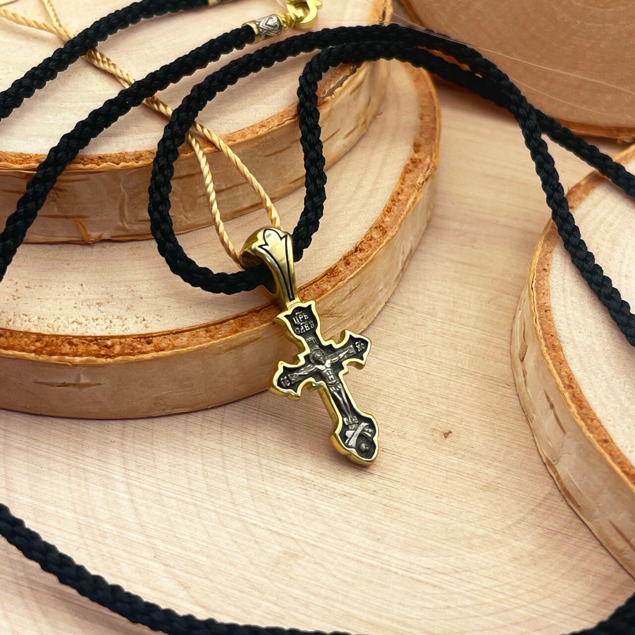 Крестик Русские Мастерские, серебро, 925 проба, чернение, оксидирование, золочение