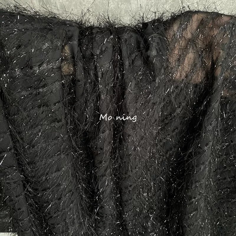 Материал для детской одежды: легкий, полупрозрачный шифон с мерцающими диагональными полосами и блестящими кисточками,