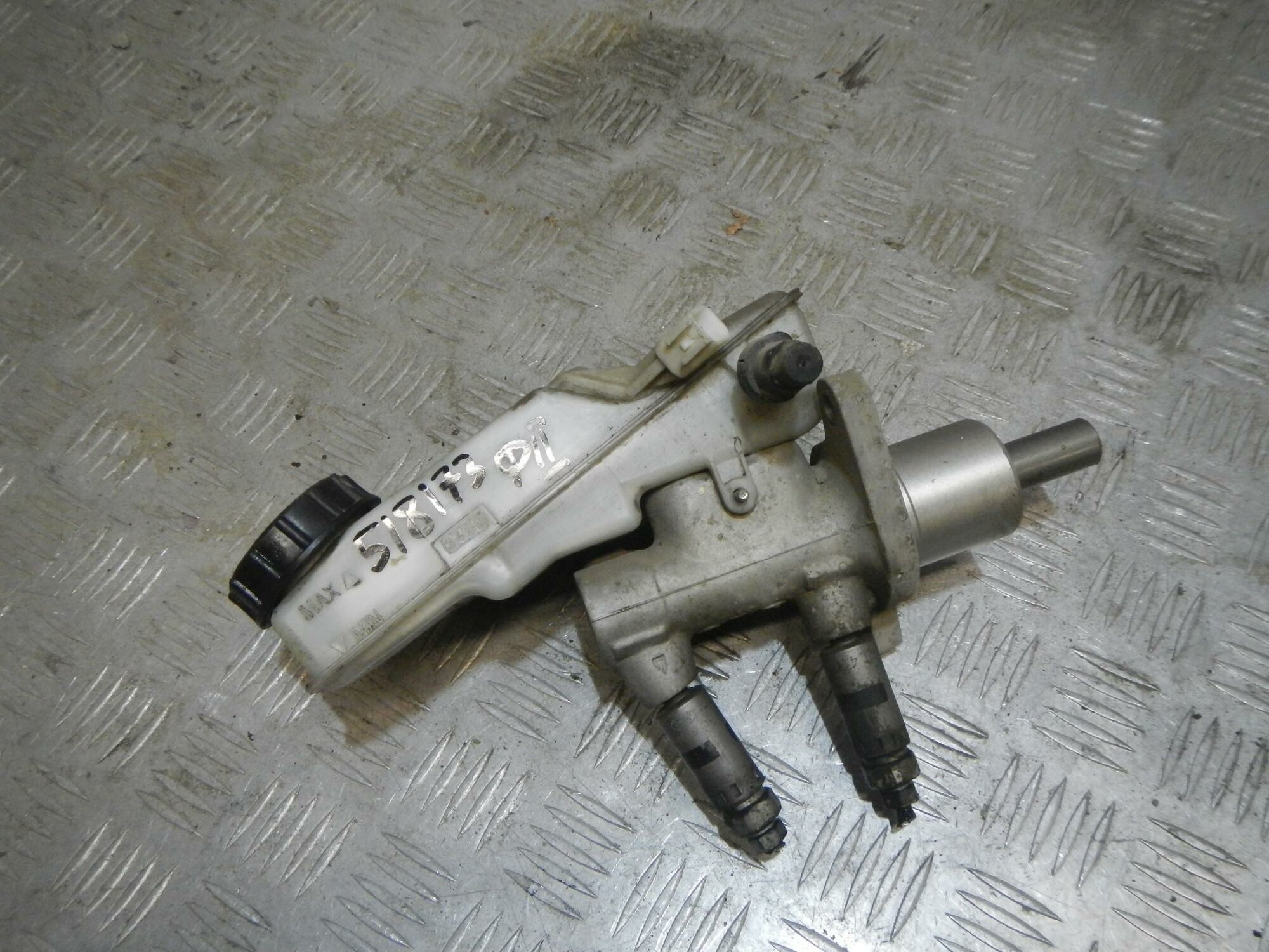 Б/У Цилиндр тормозной главный, Ford (Форд)-FOCUS 2 (05-08) FORD FOCUS 2 (05-08) Без видимых повреждений. 518173 FORD арт...