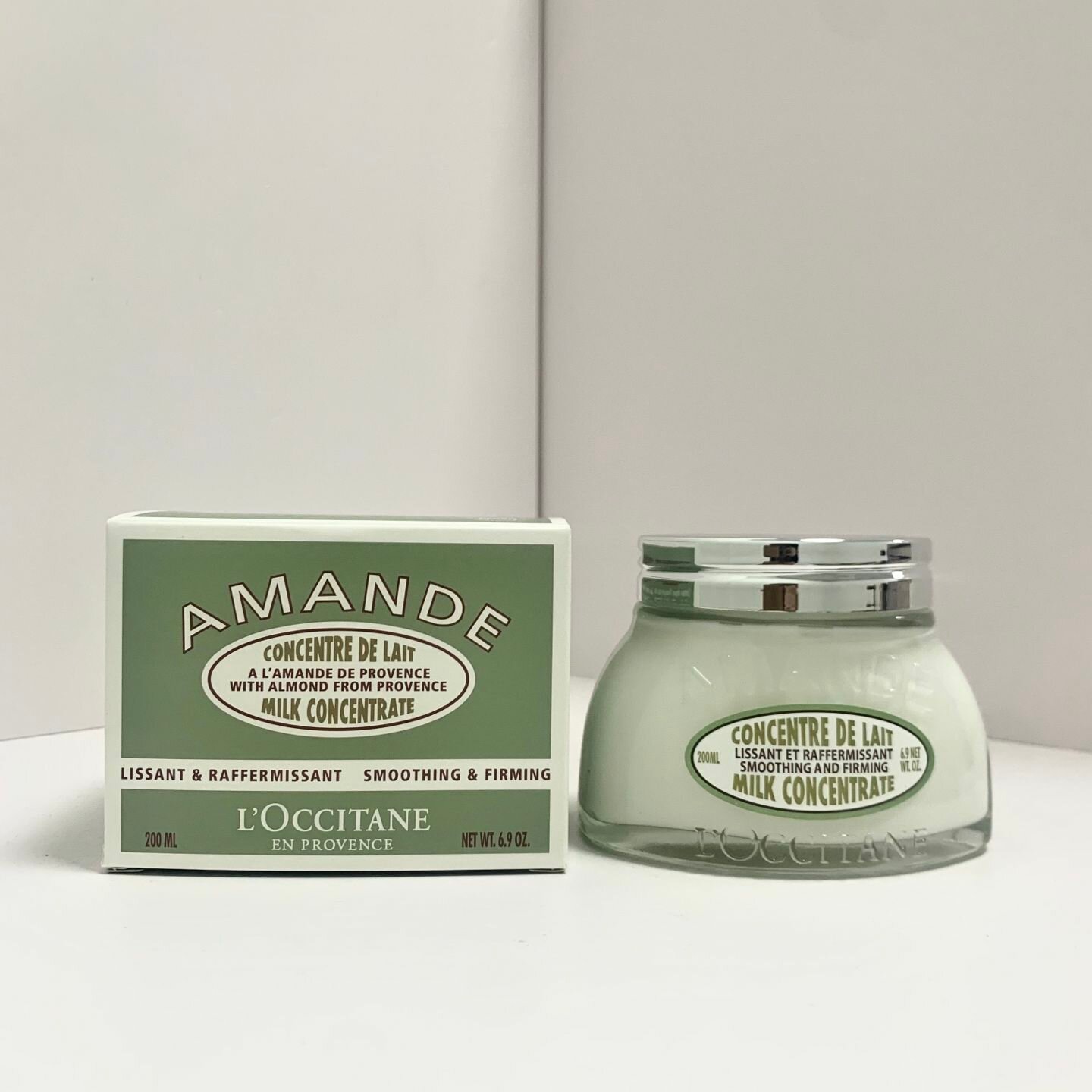 Интенсивный увлажняющий крем-концентрат L'Occitane With Almond From Provence Milk Concentrate 200 мл питание и упругость для кожи